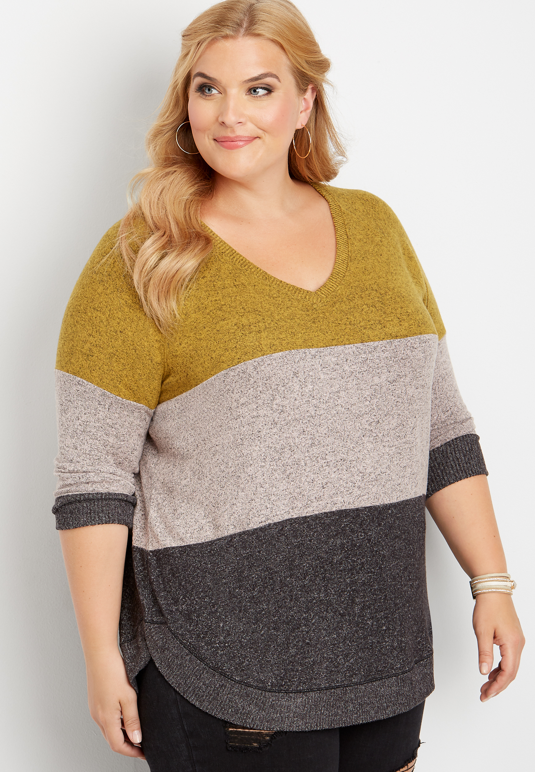 plus size colorblock round hem pullover | maurices
