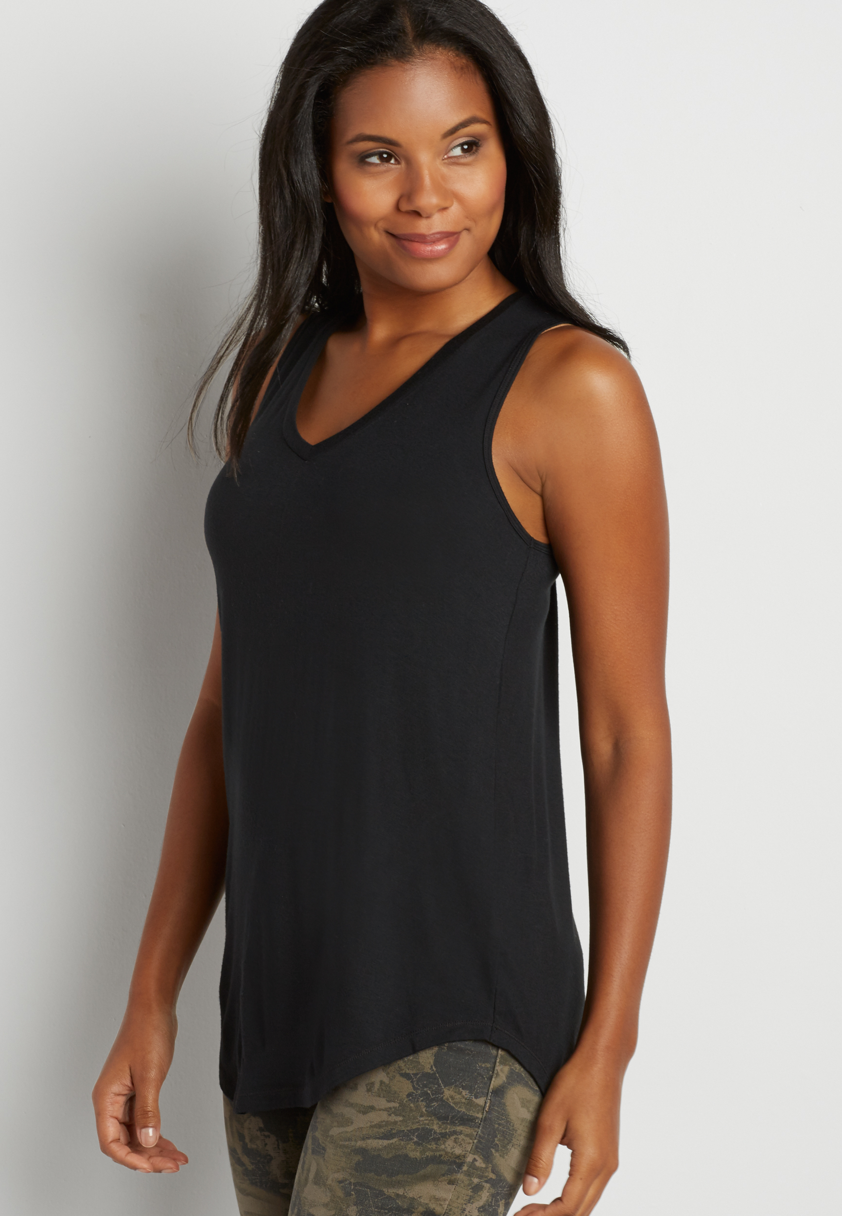 the 24/7 solid v-neck tank | maurices