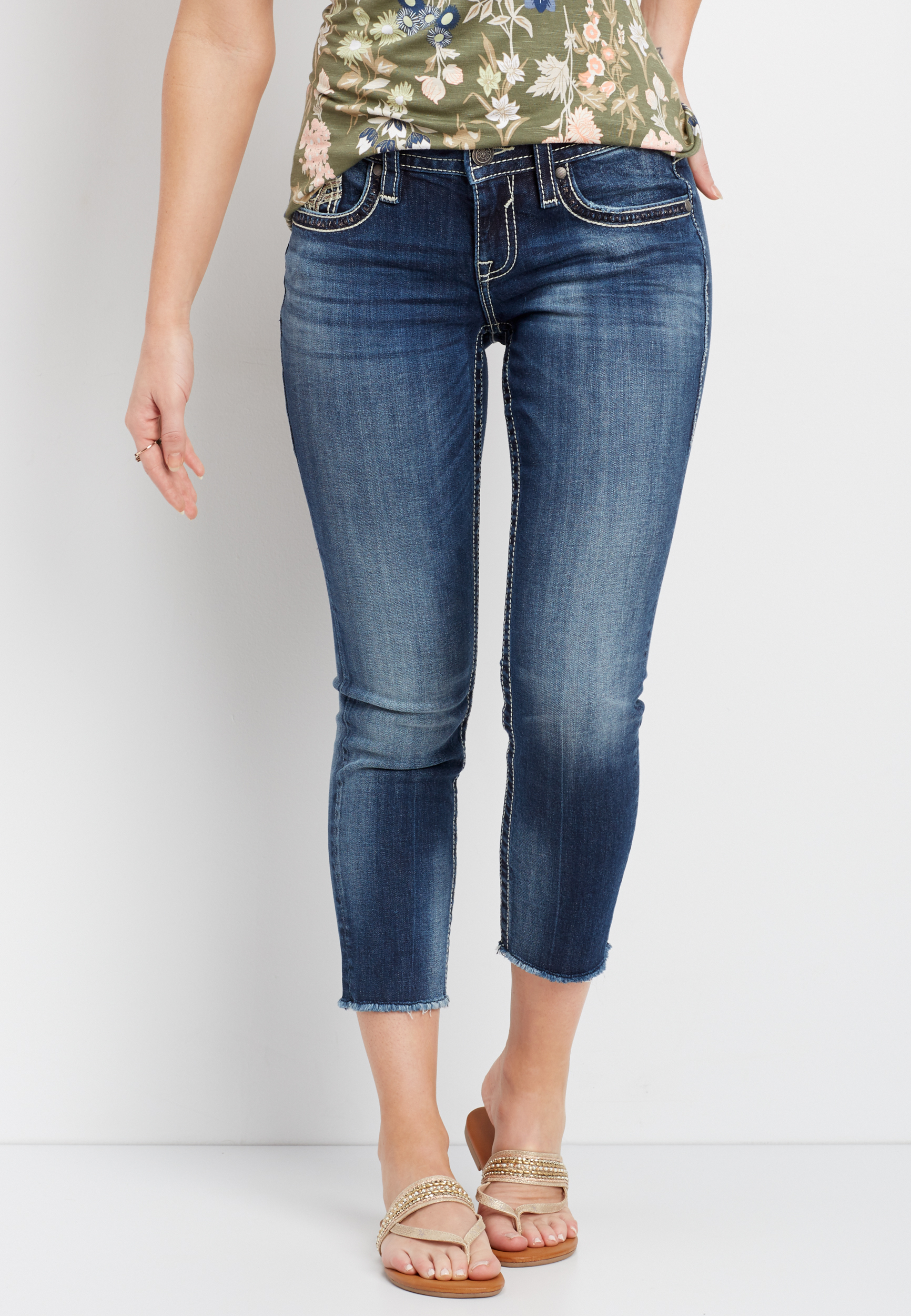 Vigoss ® frayed dark wash capri | maurices