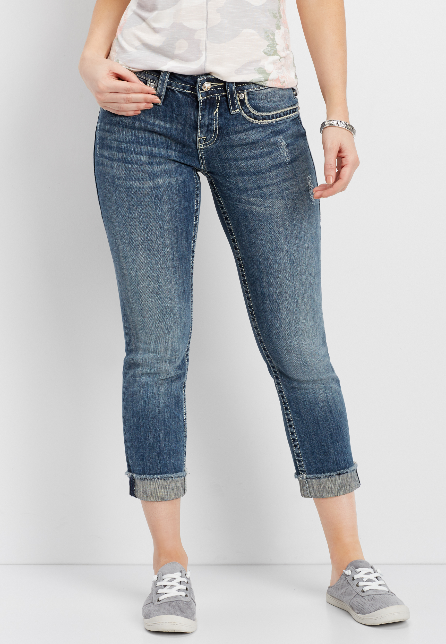 Vigoss ® dark wash frayed capri | maurices
